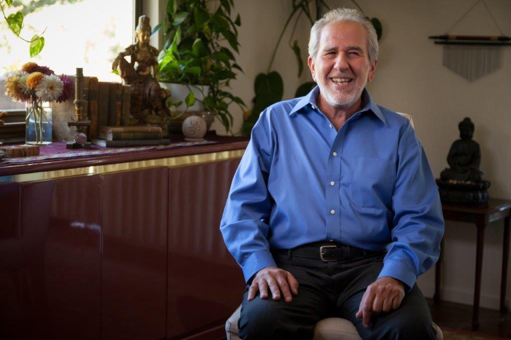 BRUCE LIPTON: NEJSTE OBĚTÍ. JSTE TVŮRCEM - Nový Fénix